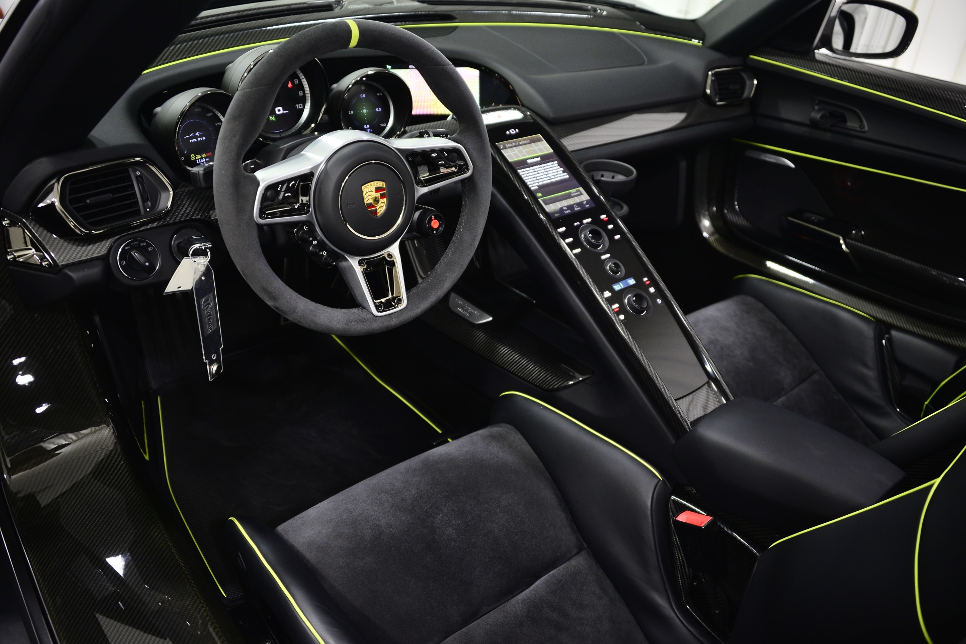 Porsche 918 Spyder Interior