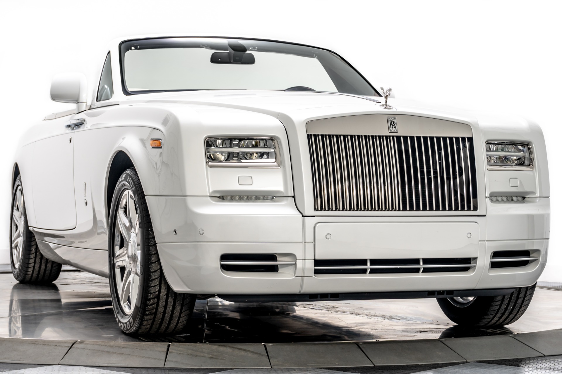 2022 Rolls Royce Phantom Drophead Coupe Black