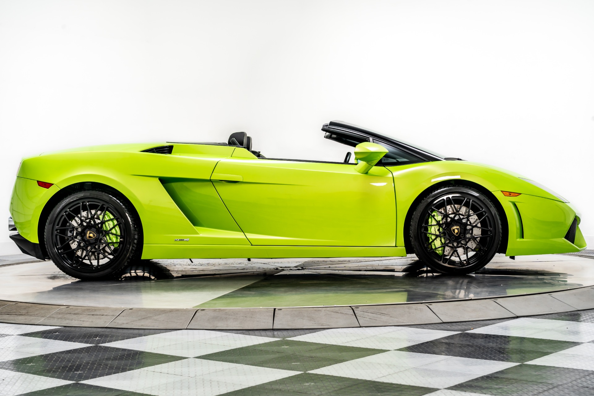 Green Lamborghini Gallardo Spyder