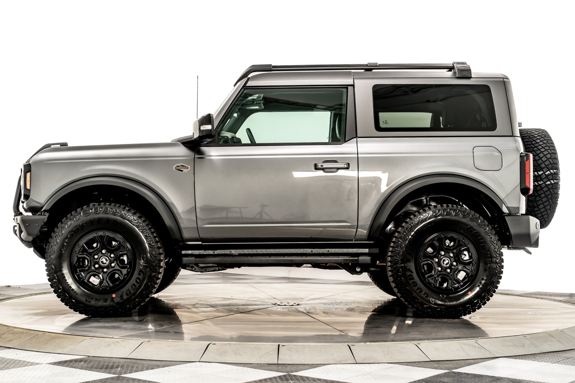 Dawn Enterprises， Inc.FE 2-BRONCOSPRT 21 Ford Bronco-Carbonized Grey (M ...