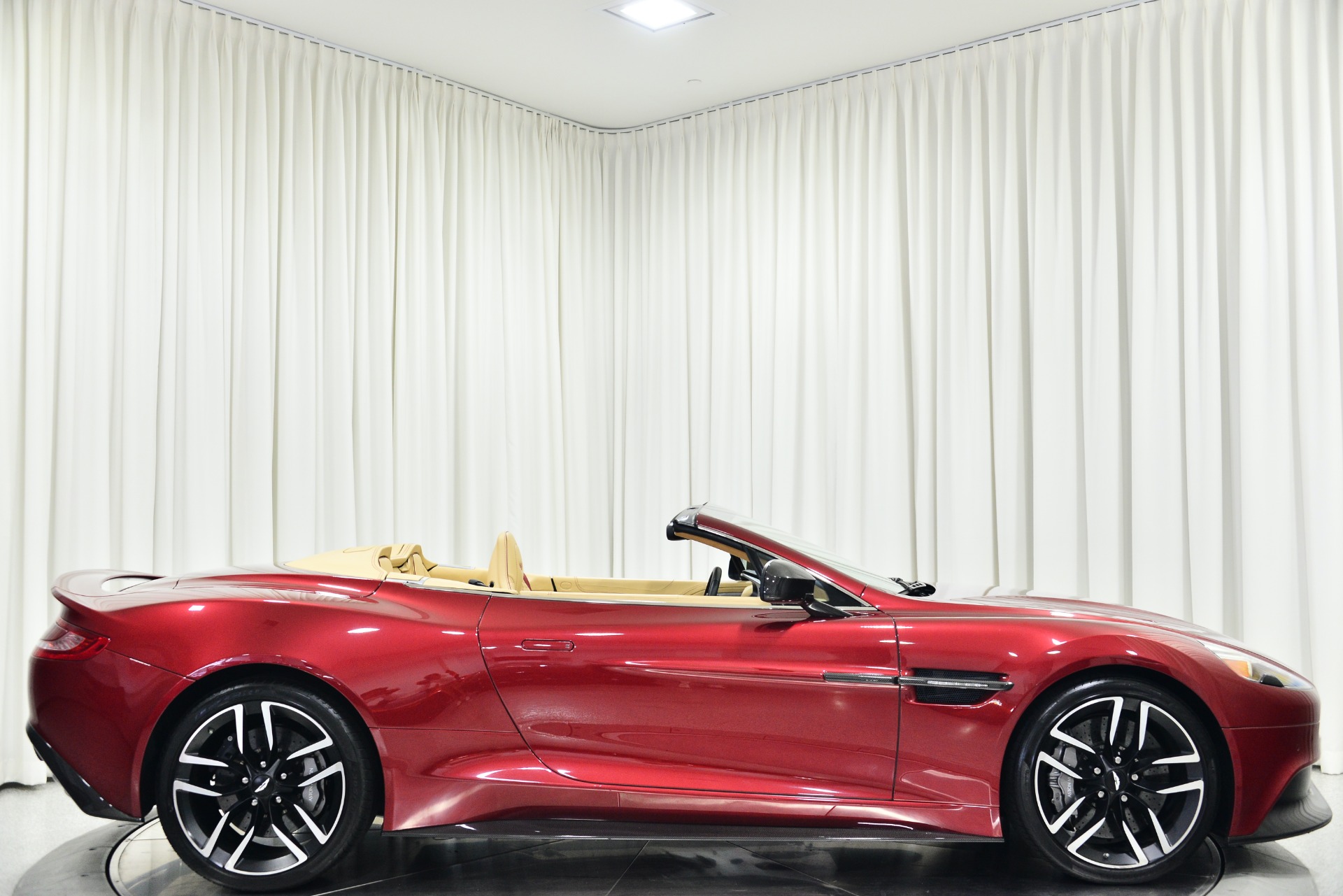 Aston Martin Vanquish Matte Orange