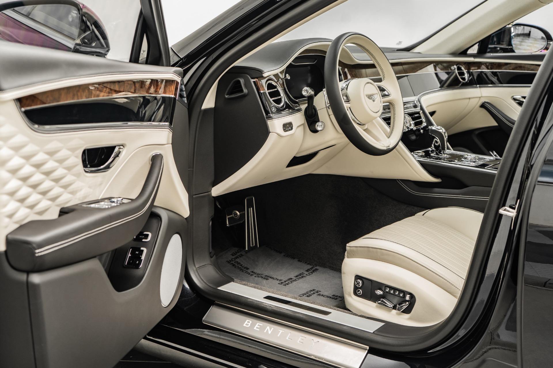 Bentley 2022 Inside