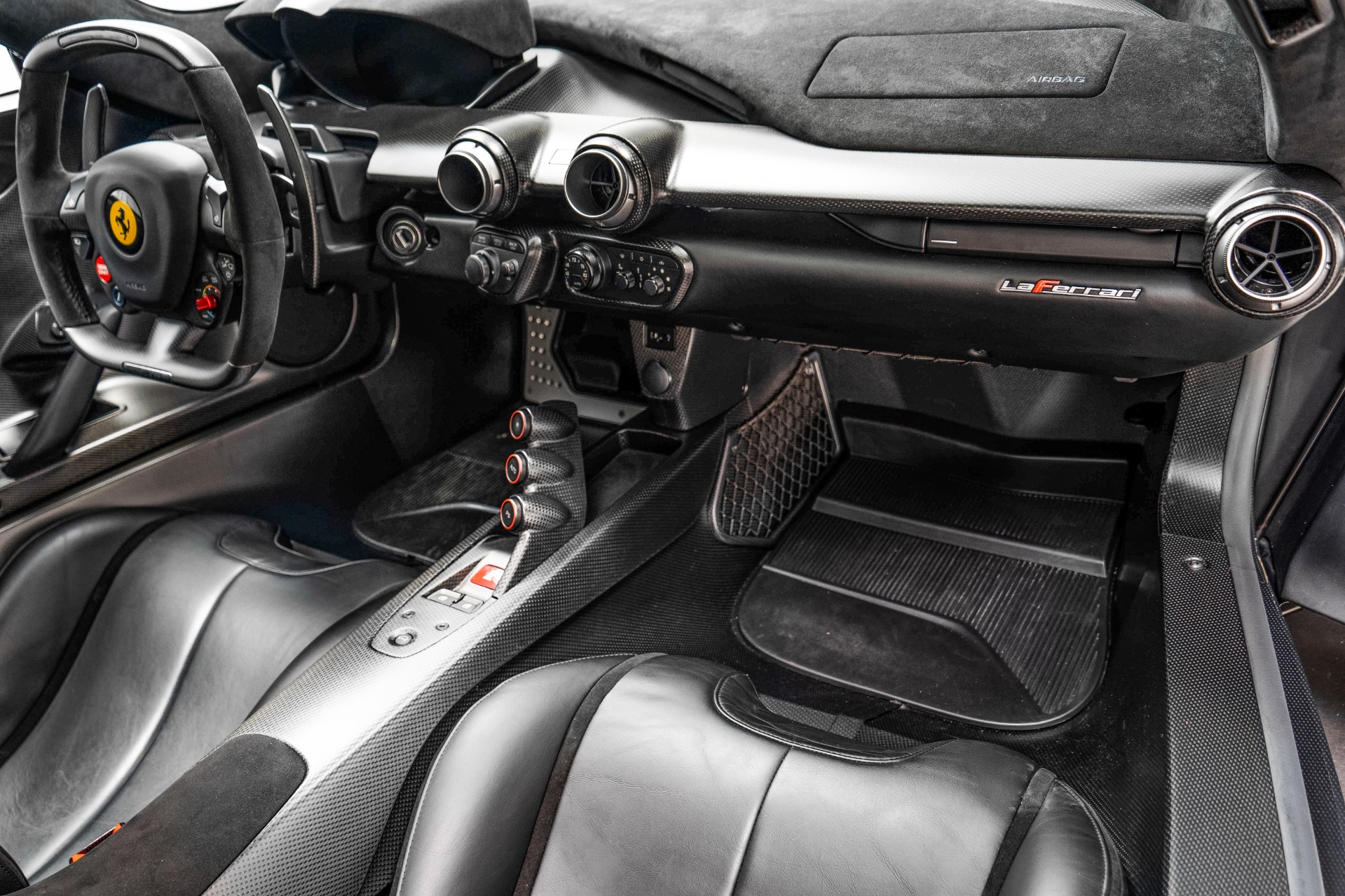 Black Ferrari Laferrari