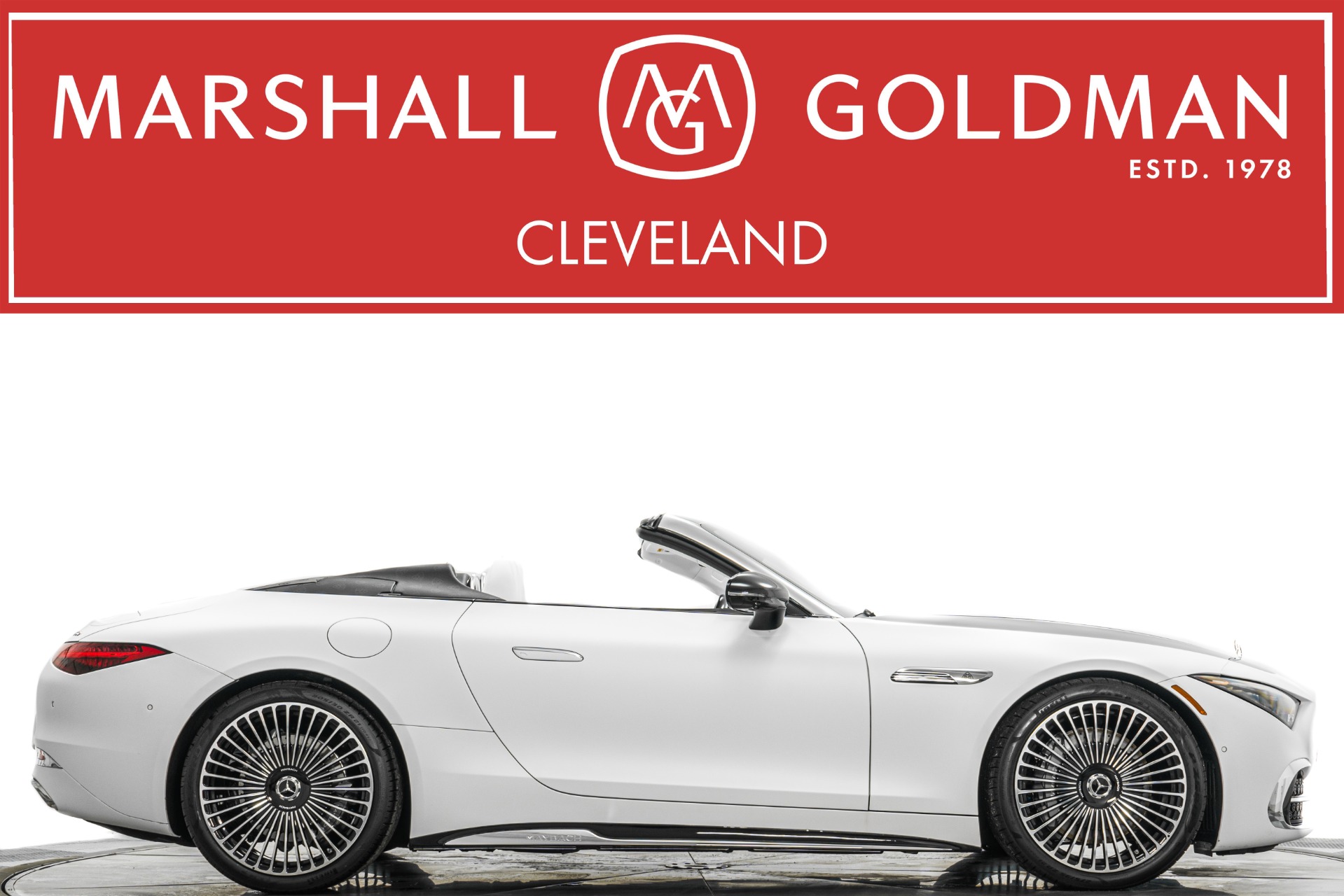 MANUFAKTUR Moonlight White Magno 2026 Mercedes-Benz Maybach SL 680 ...